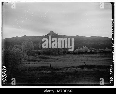 Kenya Colony. Mount Kenya. Snow capped telephoto Stock Photo - Alamy