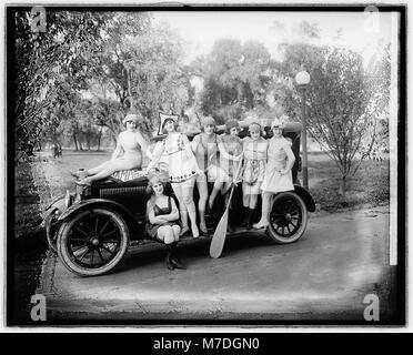A group of Mack Sennett Girls, actresses featured in early 20th-century ...