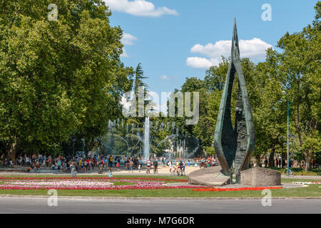 The Budapest unification sculpture and fountain at the southern end of ...