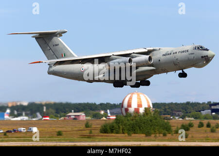 Indian Air Force Ilyushin Il-78MKI Il-76 jet transport plane Ilyushin ...