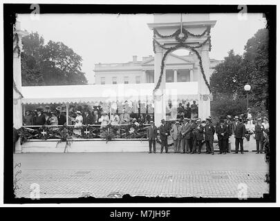 Photograph of a Confederate reunion parade, with veterans gathered at a ...