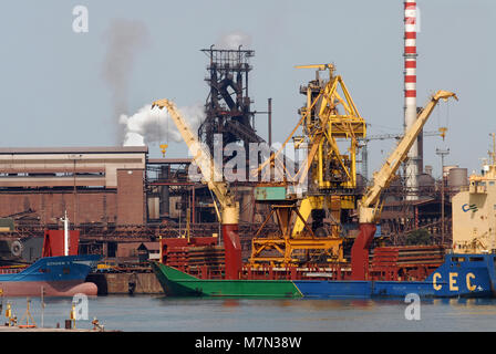 Tuscany (Italy), Piombino steel plant Stock Photo - Alamy