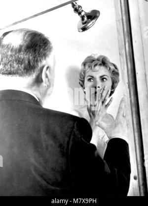 ALFRED HITCHCOCK and JANET LEIGH in PSYCHO (1960), directed by ALFRED ...
