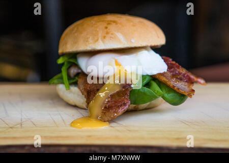 Takeaway breakfast egg and bacon bap Stock Photo - Alamy