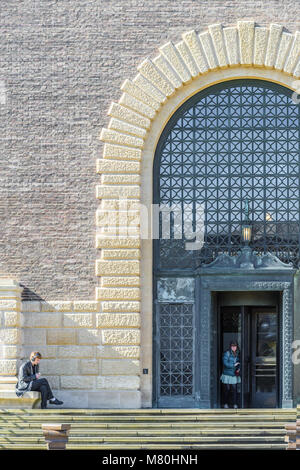 Main entrance of Cambridge University Library off West Road Stock Photo ...