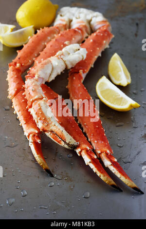Red king crab legs Stock Photo - Alamy
