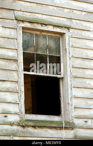 old condemned wooden house Stock Photo - Alamy