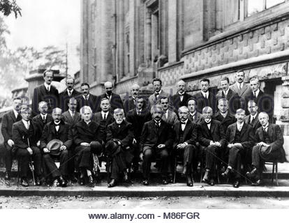 The Solvay Conference in 1927 in Brussels, 5th council of physics Stock ...
