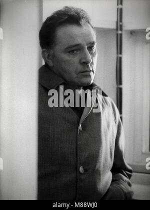 THE SPY WHO CAME IN FROM THE COLD, from left: Claire Bloom, Richard Burton rehearsing on ...