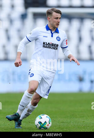Karlsruhe, Deutschland. 17th Mar, 2018. Daniel Gordon (KSC) im duels ...