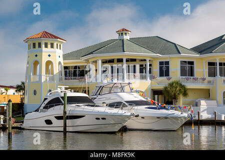 Yachts docked at the Naples Yacht and Sailing Club, Naples, Florida ...