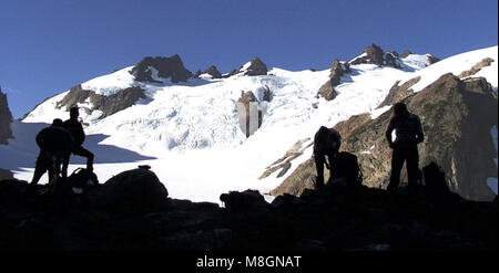 backpacking hiking shadow mountian Stock Photo - Alamy