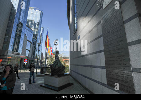 Altiero Spinelli building, bronze statue Europe from 1993 by May ...
