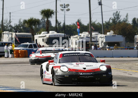 Porsche 911 RSR (912), Porsche GT Team: Earl Bamber, Laurens Vanthoor ...