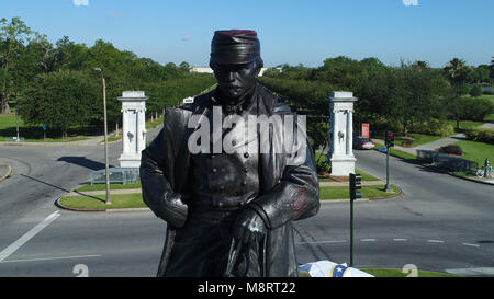 The equestrian statue of Confederate General PGT Beauregard in New ...