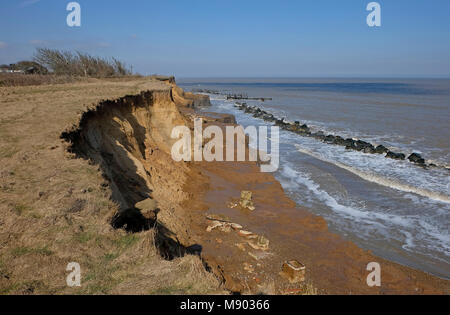 Happisburgh coastline, North Norfolk, East Anglia. Erosion of cliffs ...