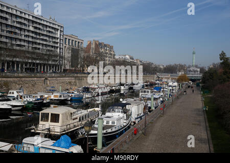 Paris Bastille harbour Stock Photo - Alamy