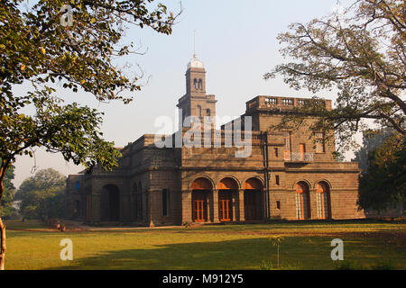 Main Building of the University of Pune Stock Photo - Alamy