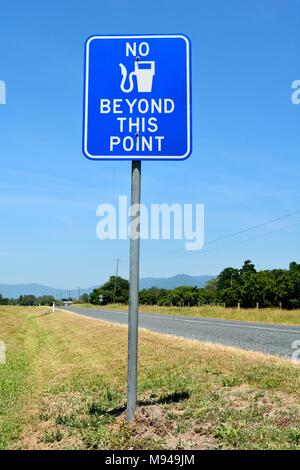 No fuel warning sign in the outback of Australia Stock Photo: 96474112 ...