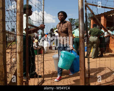 Harare, Zimbabwe. 22nd Mar, 2018. Released prisoners leave the ...