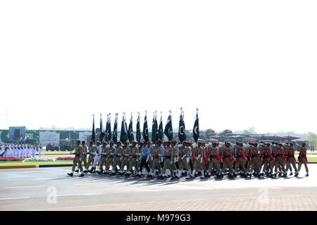 Islamabad, Pakistan . 23rd Mar, 2018. Pakistani soldiers march past ...