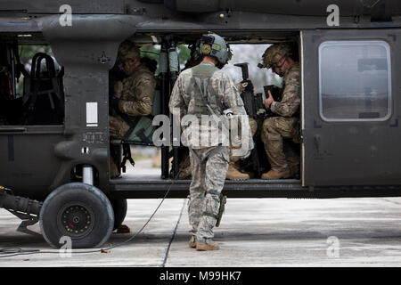 Soldiers of Company B, 209th Aviation Support Battalion, 25th Combat ...