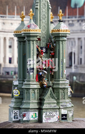 LONDON/UK - MARCH 21 : Decorative Lamp Post on Westminster Bridge in ...