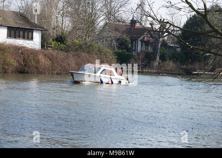 river thames at thames ditton island Stock Photo - Alamy