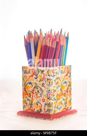 Bunch of pencil colors in a pencil holder Stock Photo - Alamy