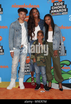 INGLEWOOD, CA - MARCH 24: Trey Peele-Nygard, DJ Peele, Beverly Peele ...