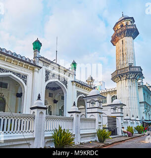 Yangon (Rangoon): Mogul Shia Mosque, Colonial Quarter, Yangon Region ...