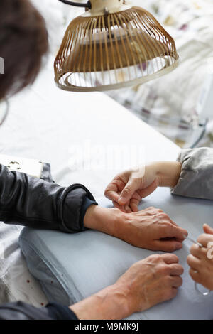 Acupuncture scene at a clinic in China Stock Photo - Alamy