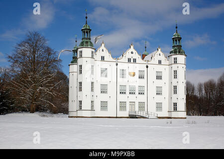 Castle Ahrensburg in the snow, Ahrensburg, District of Stormarn ...
