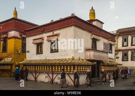 Lhasa, Barkor September 2017 | usage worldwide Stock Photo - Alamy