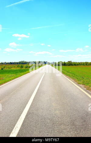Empty asphalt road and blue sky with white clouds.Road background Stock ...