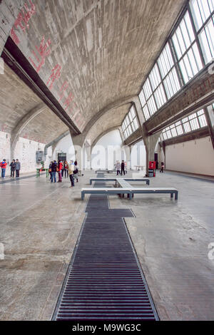 Interior of a gallery, 798 Art Zone, Beijing, China Stock Photo - Alamy