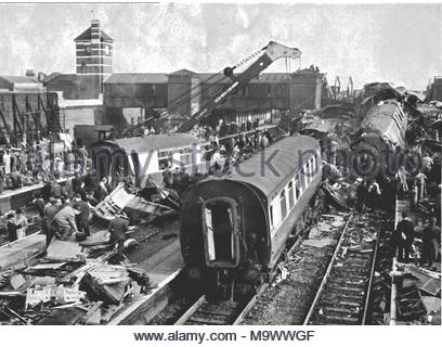 HARROW AND WEALDSTONE TRAIN CRASH : 1952 Stock Photo: 106579041 - Alamy