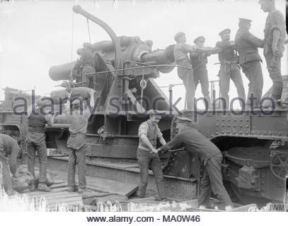 British 12 inch Howitzer on railway mounting, WW1 Stock Photo: 66155405 ...