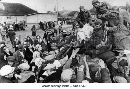 German and Soviet soldiers Poland 1939 Stock Photo: 19374678 - Alamy