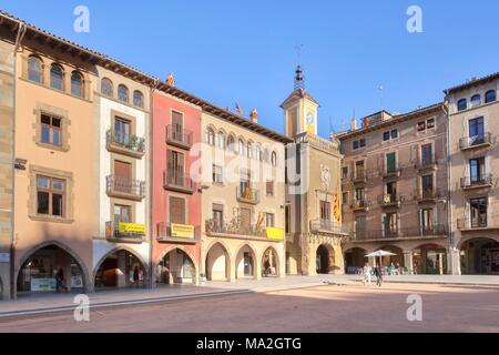 OLD TOWN SQUARE OF VIC CATALONIA SPAIN Stock Photo - Alamy