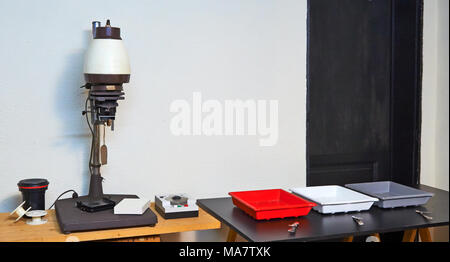 Vintage darkroom equipment Stock Photo: 47183498 - Alamy