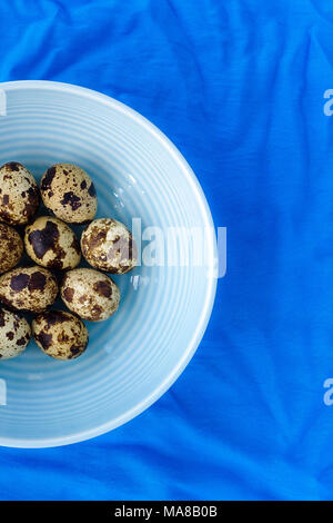 Top view of quail eggs in wooden plate on table Stock Photo - Alamy