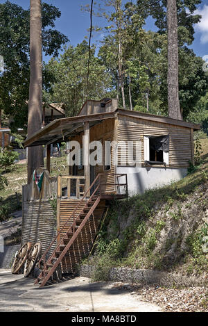 Hillside log cabin Stock Photo - Alamy
