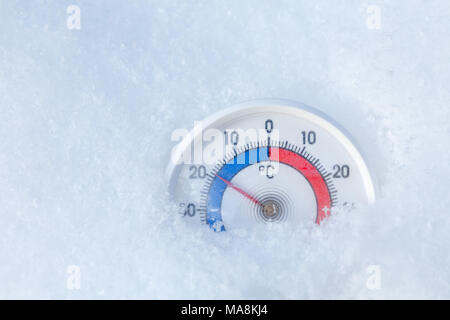 Thermometer showing temperature below zero Stock Photo: 33542792 - Alamy