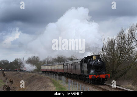 Steam locomotive train 5619 gets up a full head of steam on the Nene ...