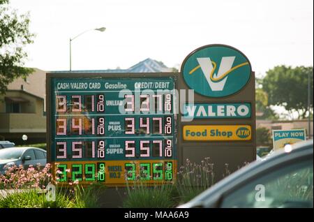 A Valero gas station sign Stock Photo - Alamy