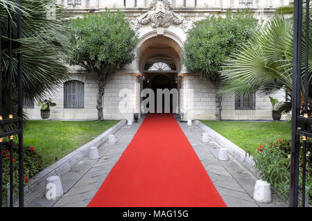 Red carpet laid in front of a luxury hotel Stock Photo - Alamy