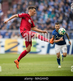 Gelsenkirchen, Deutschland. 31st Mar, 2018. Manuel GULDE (FR) fouls ...