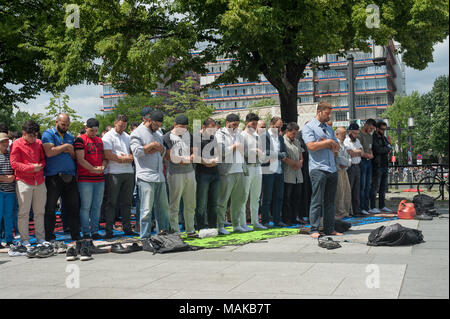 Muslim faithful participate in prayers during Eid-al-Adha in Eastleigh ...