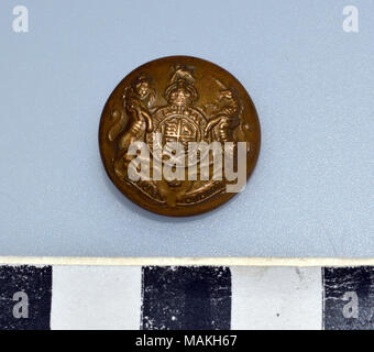 World War I British brass general service buttons, (a) 1 large tunic ...